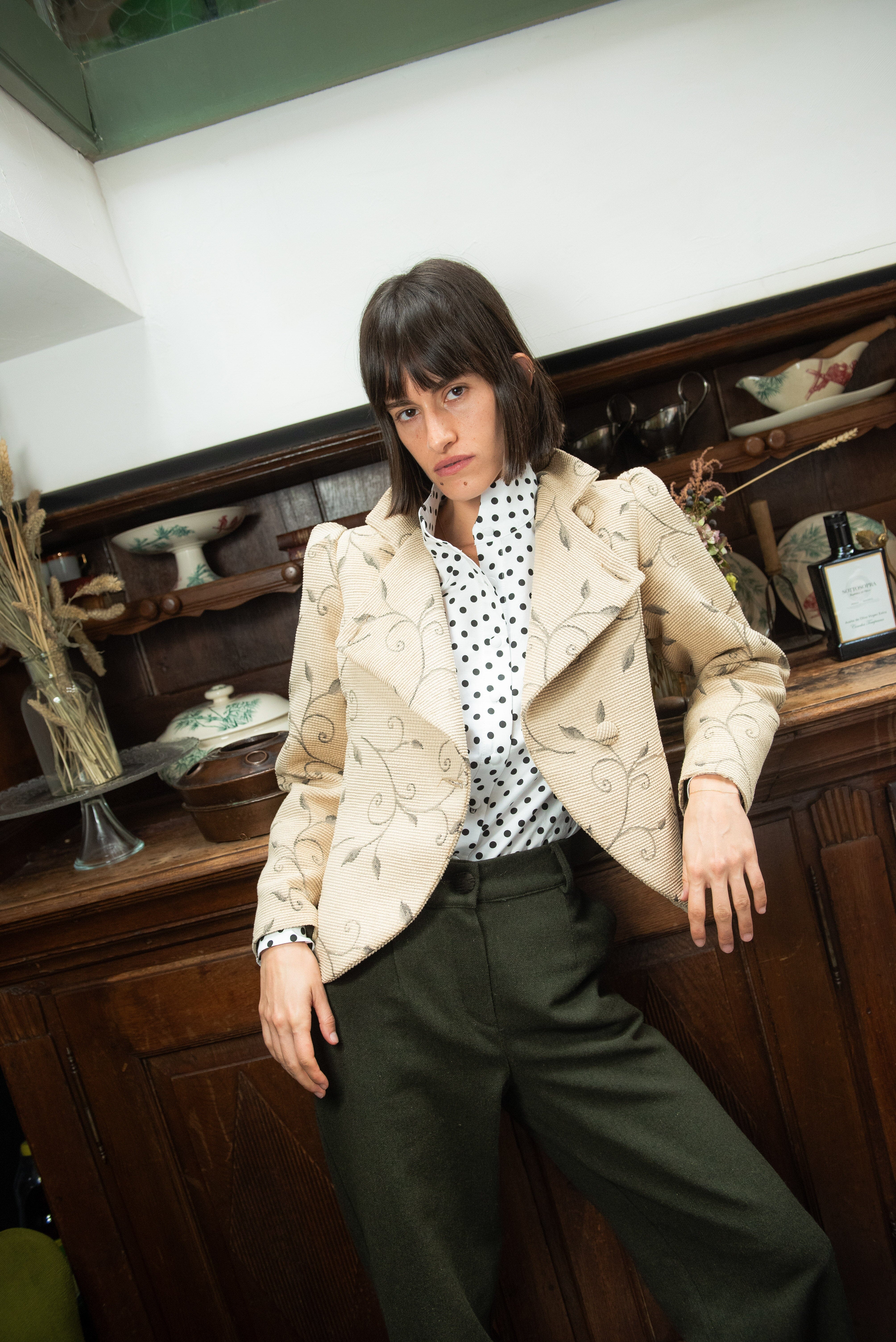 IPA BRAND - Chaqueta Alsten con estampado de hojas beige – ES Fascinante