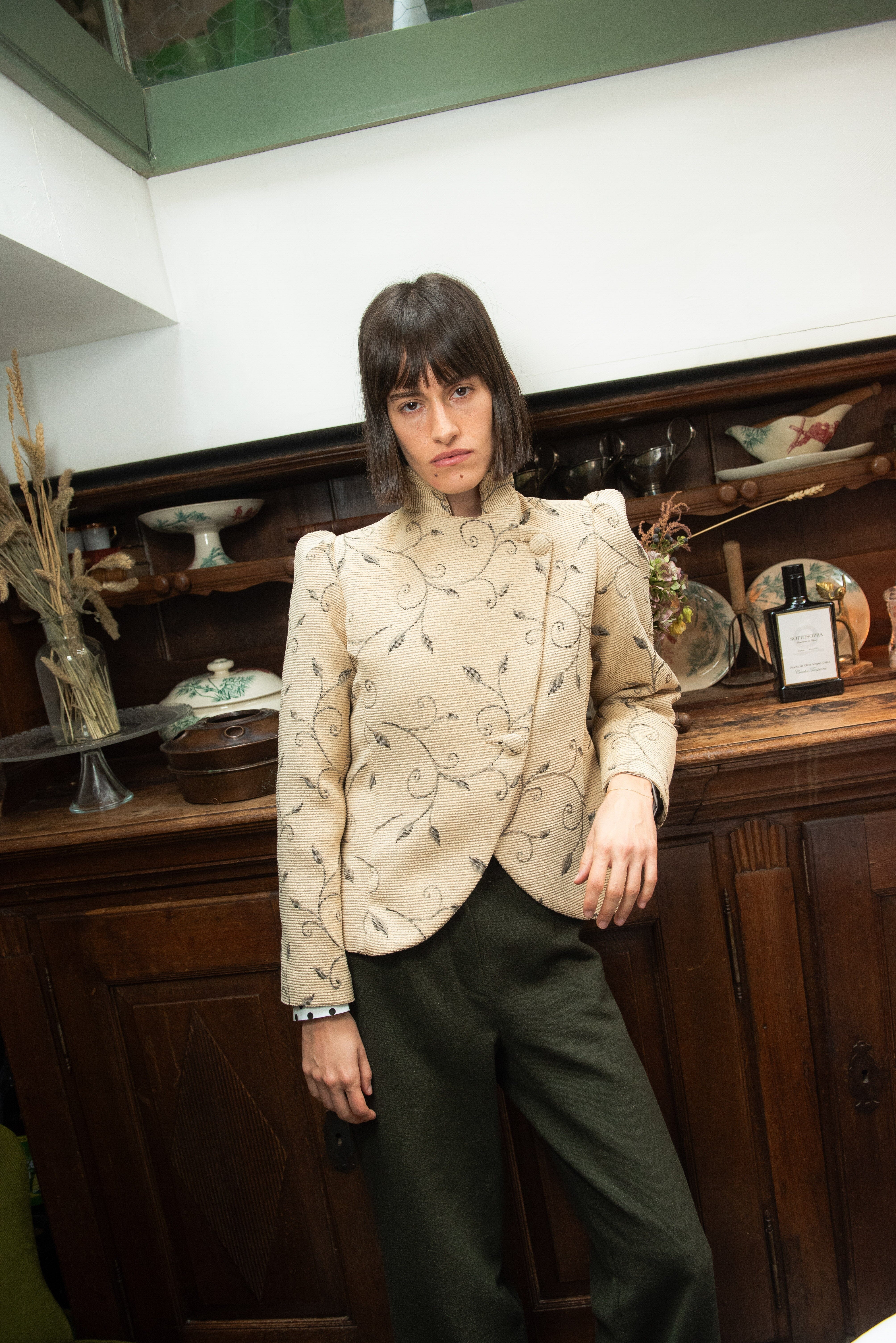 IPA BRAND - Chaqueta Alsten con estampado de hojas beige – ES Fascinante