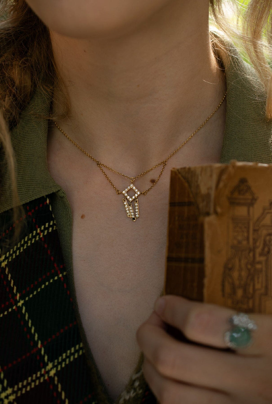 Clara and Beth y su colección de joyas más especial – ES Fascinante