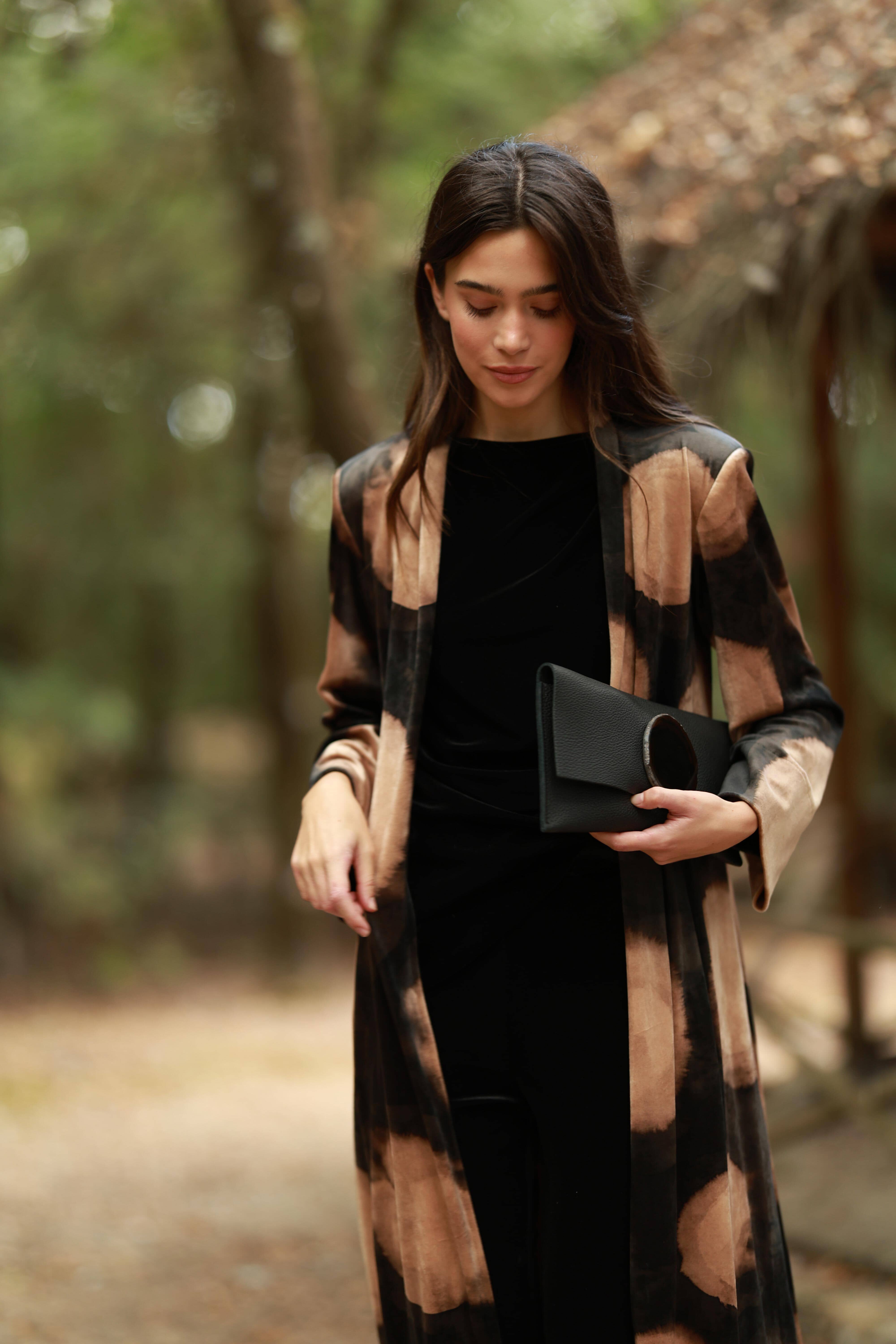 Chaqueta de terciopelo negra y beige – ES Fascinante