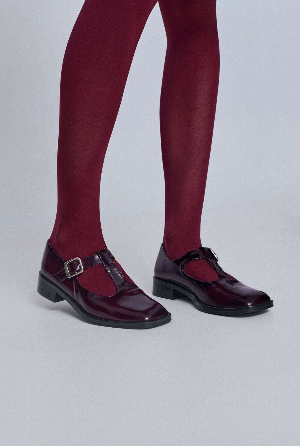 Lucy T-Bar en piel burdeos Augusta – ES Fascinante