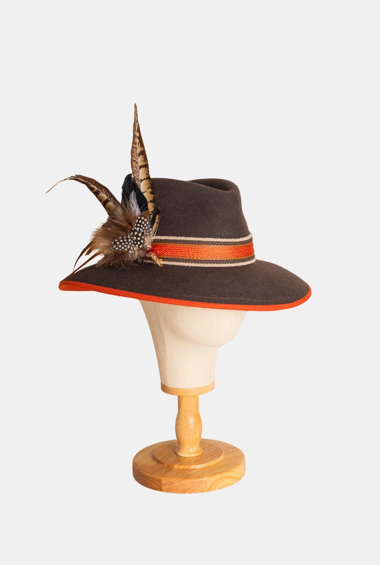 Sombrero Ala 9 topo Terracota- Plumas XXL – ES Fascinante